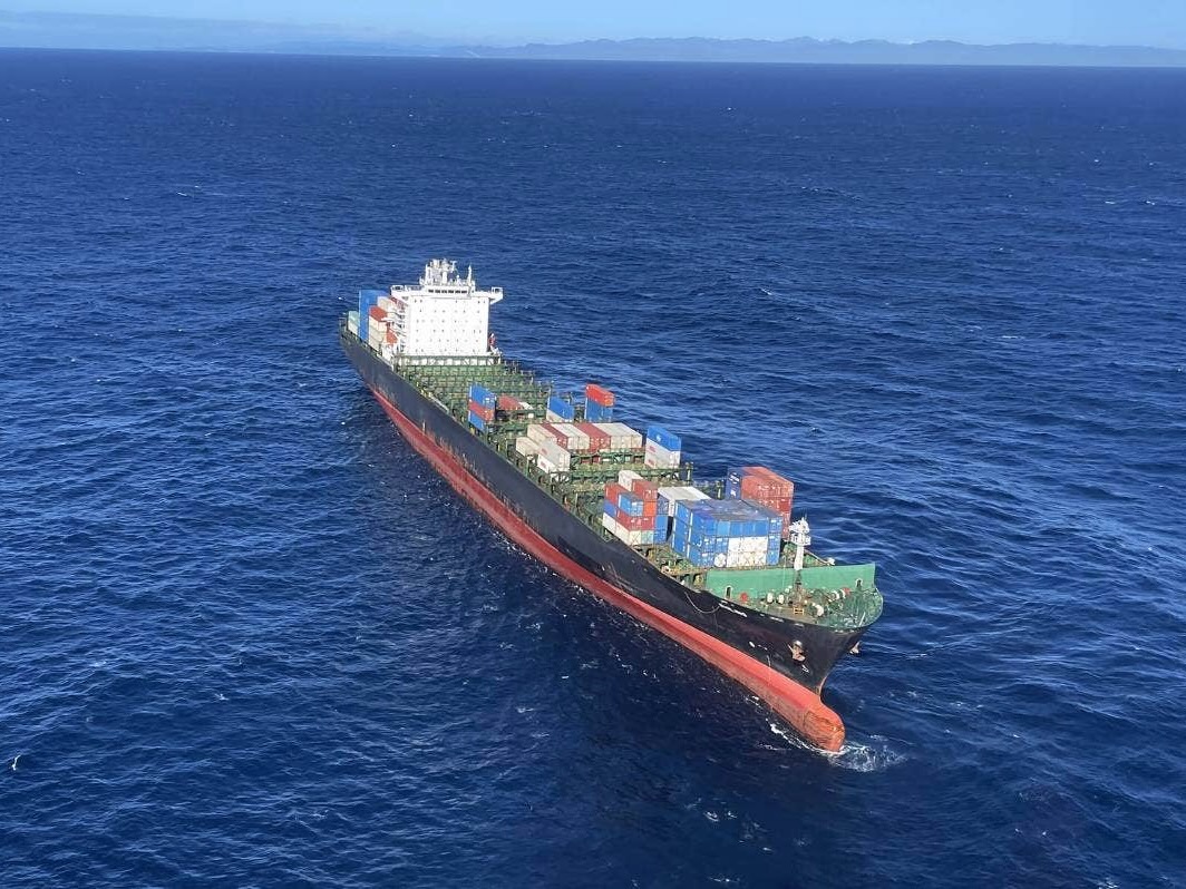 Shiling will remain at anchor at Tasman Bay