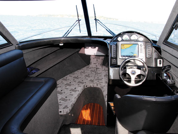 Personalised performer: DNA 821HT - Trade-A-Boat